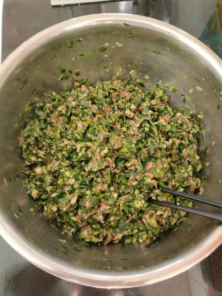 猪肉芹菜饺子怎么调馅_猪肉芹菜饺子馅要不要焯水-第2张图片-山城妙识