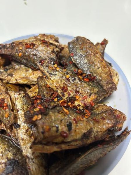 炸小鲫鱼怎么做好吃_炸小鲫鱼酥脆技巧-第1张图片-山城妙识 炸小鲫鱼怎么做好吃_炸小鲫鱼酥脆技巧-第1张图片-山城妙识