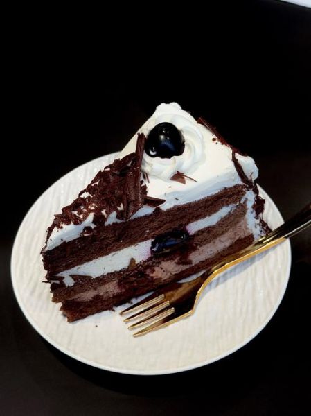 黑森林蛋糕图片怎么拍_黑森林蛋糕装饰技巧-第1张图片-山城妙识 黑森林蛋糕图片怎么拍_黑森林蛋糕装饰技巧-第1张图片-山城妙识