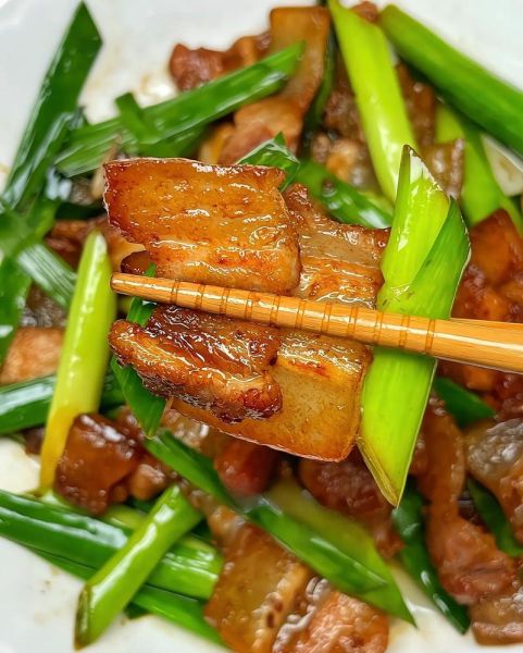 蒜苗炒五花肉怎么炒好吃_蒜苗炒五花肉的家常做法-第1张图片-山城妙识