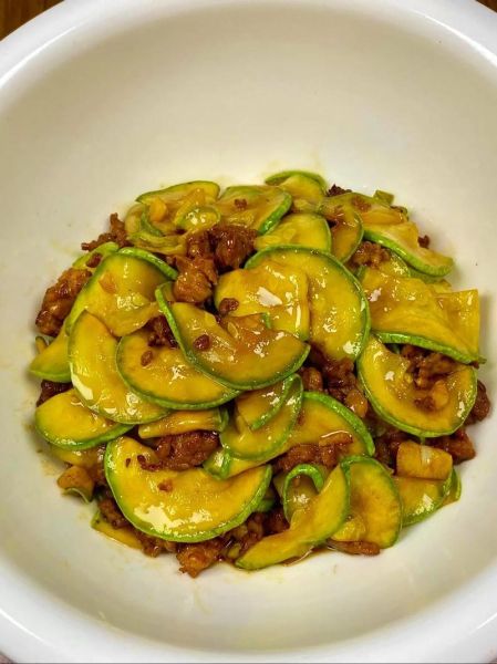 西葫芦炒肉怎么做好吃又简单_西葫芦炒肉的家常做法-第1张图片-山城妙识 西葫芦炒肉怎么做好吃又简单_西葫芦炒肉的家常做法-第1张图片-山城妙识