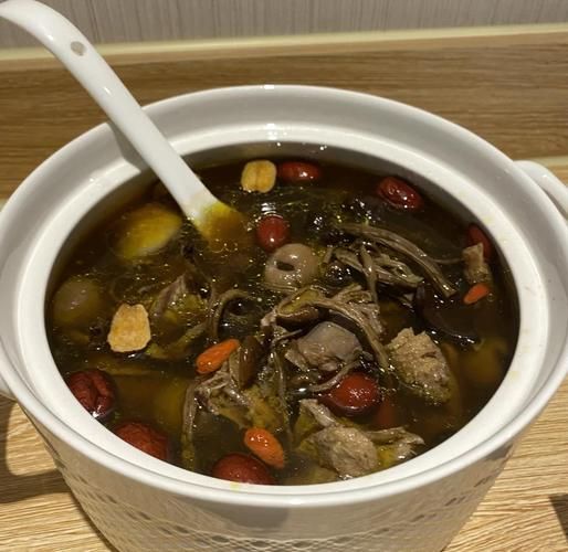 茶树菇老鸭煲怎么做_老鸭煲要不要焯水-第2张图片-山城妙识 茶树菇老鸭煲怎么做_老鸭煲要不要焯水-第2张图片-山城妙识