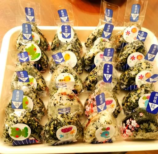 日本饭团怎么捏_三角饭团做法-第1张图片-山城妙识