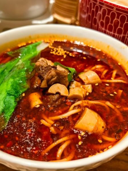 麻辣牛肉面怎么做才正宗_麻辣牛肉面热量高吗-第1张图片-山城妙识