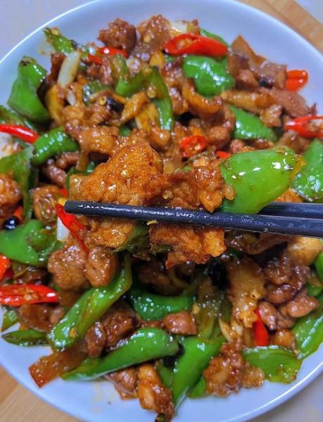 青椒炒肉怎么炒好吃_青椒炒肉最简单的做法-第1张图片-山城妙识 青椒炒肉怎么炒好吃_青椒炒肉最简单的做法-第1张图片-山城妙识