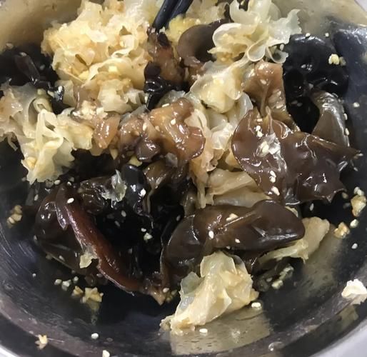 银耳凉拌菜怎么做_银耳凉拌菜要不要焯水-第3张图片-山城妙识 银耳凉拌菜怎么做_银耳凉拌菜要不要焯水-第3张图片-山城妙识