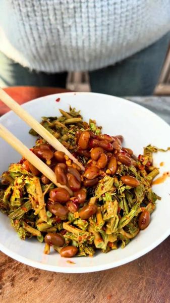 腌制香椿的功效与禁忌_哪些人不能吃-第1张图片-山城妙识 腌制香椿的功效与禁忌_哪些人不能吃-第1张图片-山城妙识