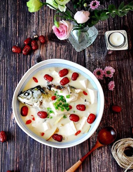 炖鲫鱼汤怎么才能变白_鲫鱼汤变白的方法-第2张图片-山城妙识 炖鲫鱼汤怎么才能变白_鲫鱼汤变白的方法-第2张图片-山城妙识