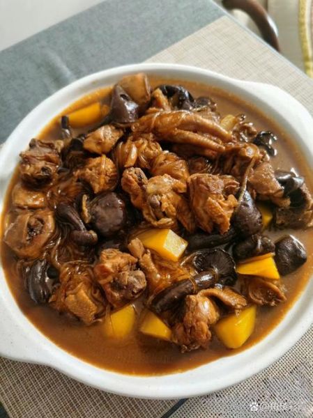 鲜蘑炖鸡肉怎么做好吃_鲜蘑炖鸡肉的家常做法窍门-第1张图片-山城妙识 鲜蘑炖鸡肉怎么做好吃_鲜蘑炖鸡肉的家常做法窍门-第1张图片-山城妙识