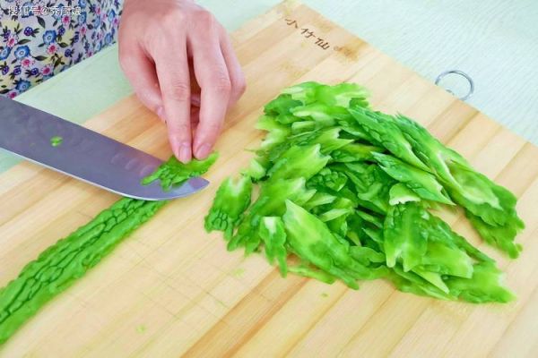 苦瓜怎么处理才不苦_苦瓜去苦味的最快方法-第1张图片-山城妙识