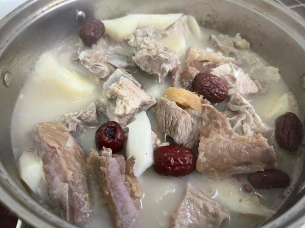 山药土豆排骨汤怎么做_山药土豆排骨汤的功效与禁忌-第1张图片-山城妙识