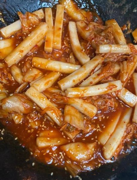 辣白菜炒年糕怎么做_辣白菜炒年糕用不用加水-第2张图片-山城妙识