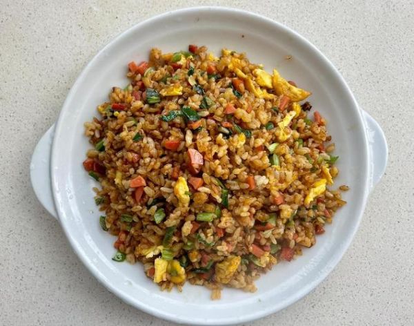 孜然火腿炒饭怎么做_孜然火腿炒饭家常做法-第1张图片-山城妙识