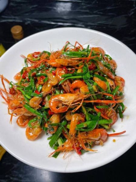 韭菜炒大虾怎么做好吃_韭菜炒大虾的家常做法-第3张图片-山城妙识