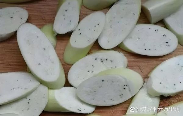 茭白切开里面有黑点能吃吗_茭白黑点是什么-第1张图片-山城妙识 茭白切开里面有黑点能吃吗_茭白黑点是什么-第1张图片-山城妙识