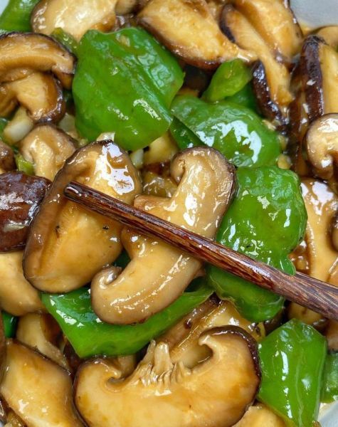 青椒炒香菇怎么炒好吃_青椒炒香菇的家常做法-第3张图片-山城妙识 青椒炒香菇怎么炒好吃_青椒炒香菇的家常做法-第3张图片-山城妙识