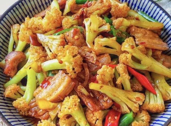 素炒干煸花菜的家常做法_花菜怎么炒才脆嫩入味-第1张图片-山城妙识