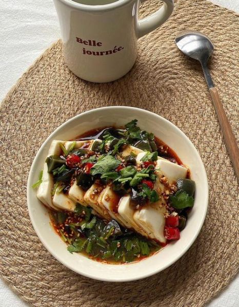 凉拌皮蛋豆腐怎么做_皮蛋豆腐酱汁比例是多少-第1张图片-山城妙识