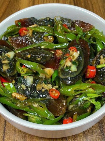 皮蛋怎么做好吃_皮蛋凉拌还是热炒-第1张图片-山城妙识