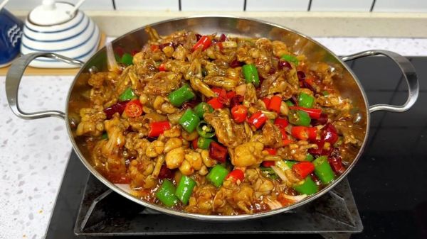 香辣干锅牛蛙怎么做_牛蛙焯水还是不焯水-第1张图片-山城妙识