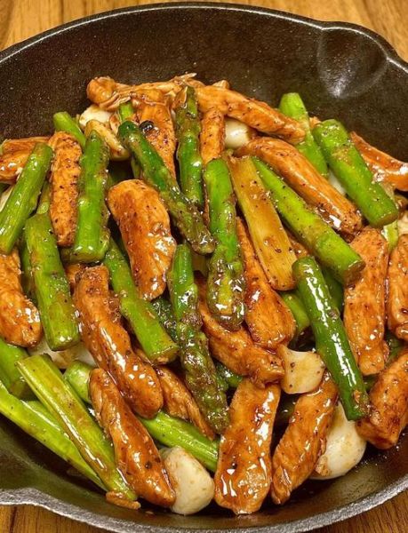 肉炒芦笋怎么炒好吃_芦笋炒肉用焯水吗-第1张图片-山城妙识 肉炒芦笋怎么炒好吃_芦笋炒肉用焯水吗-第1张图片-山城妙识