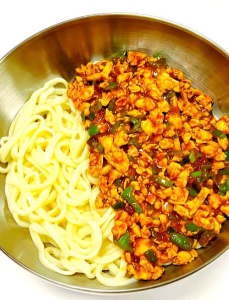 卤面怎么做才好吃_卤面用什么面条最好-第1张图片-山城妙识 卤面怎么做才好吃_卤面用什么面条最好-第1张图片-山城妙识