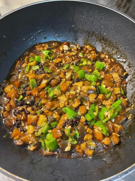 茄子打卤面怎么做才好吃_茄子打卤面不吸油的秘诀-第1张图片-山城妙识 茄子打卤面怎么做才好吃_茄子打卤面不吸油的秘诀-第1张图片-山城妙识