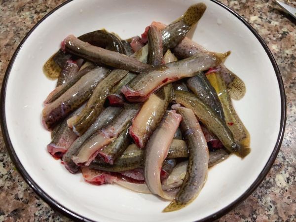 红烧泥鳅怎么做好吃_红烧泥鳅的家常做法大全-第3张图片-山城妙识