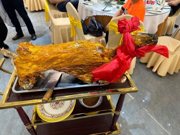 新疆烤全羊怎么做_新疆烤全羊哪里最正宗-第2张图片-山城妙识