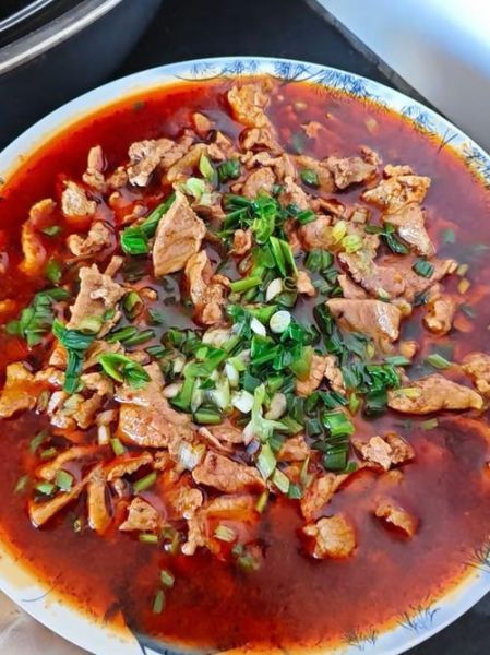 水煮肉片用什么配菜最好吃_正宗水煮肉片打底菜有哪些-第3张图片-山城妙识 水煮肉片用什么配菜最好吃_正宗水煮肉片打底菜有哪些-第3张图片-山城妙识