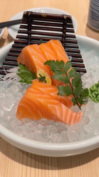 三文鱼刺身怎么摆盘好看_三文鱼刺身摆盘教程-第1张图片-山城妙识 三文鱼刺身怎么摆盘好看_三文鱼刺身摆盘教程-第1张图片-山城妙识