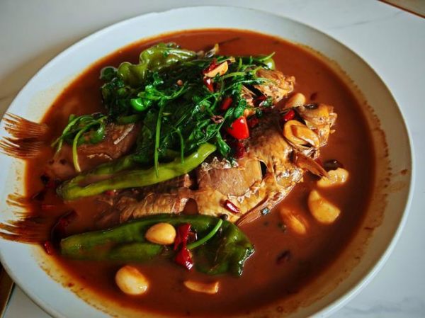 红烧鲫鱼怎么做最正宗_红烧鲫鱼用什么鱼最好-第2张图片-山城妙识