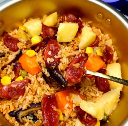 腊肠土豆焖饭怎么做_腊肠土豆焖饭用哪种米最好-第1张图片-山城妙识
