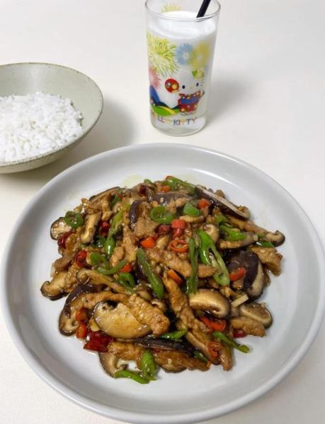 香菇和什么搭配炒好吃_香菇炒肉怎么做好吃-第3张图片-山城妙识 香菇和什么搭配炒好吃_香菇炒肉怎么做好吃-第3张图片-山城妙识