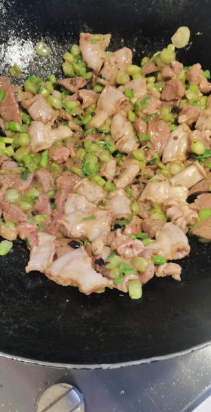 猪肝粉肠怎么炒好吃_猪肝粉肠炒之前要焯水吗-第1张图片-山城妙识 猪肝粉肠怎么炒好吃_猪肝粉肠炒之前要焯水吗-第1张图片-山城妙识