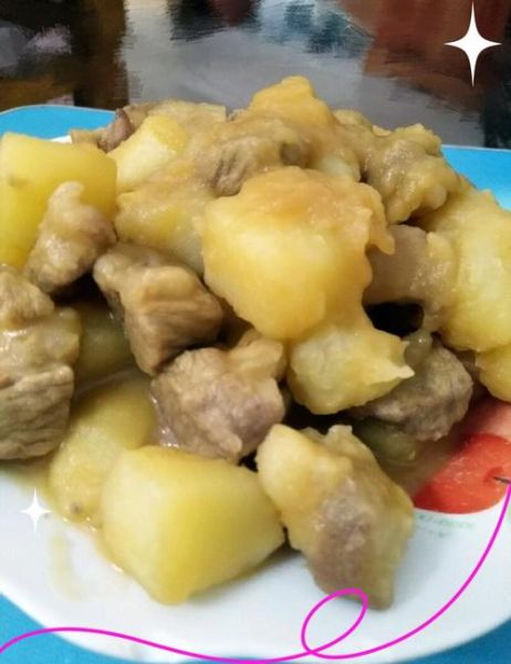 猪肉焖土豆块怎么做好吃_家常做法窍门-第1张图片-山城妙识