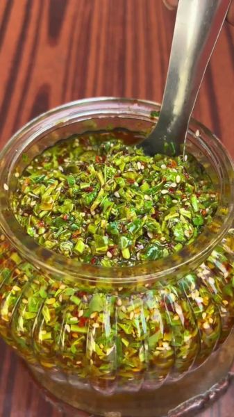 咸的香椿芽怎么做好吃_香椿芽腌制后能做什么菜-第1张图片-山城妙识