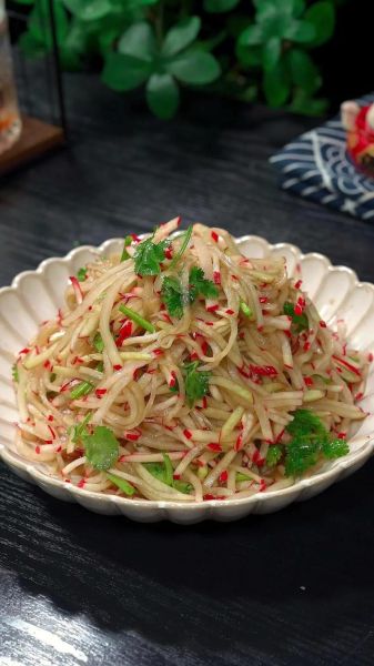 凉拌萝卜丝怎么做_凉拌萝卜丝需要焯水吗-第1张图片-山城妙识 凉拌萝卜丝怎么做_凉拌萝卜丝需要焯水吗-第1张图片-山城妙识