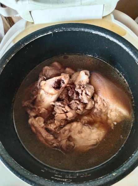 蹄膀汤里放什么好吃_蹄膀汤加什么食材更香-第3张图片-山城妙识