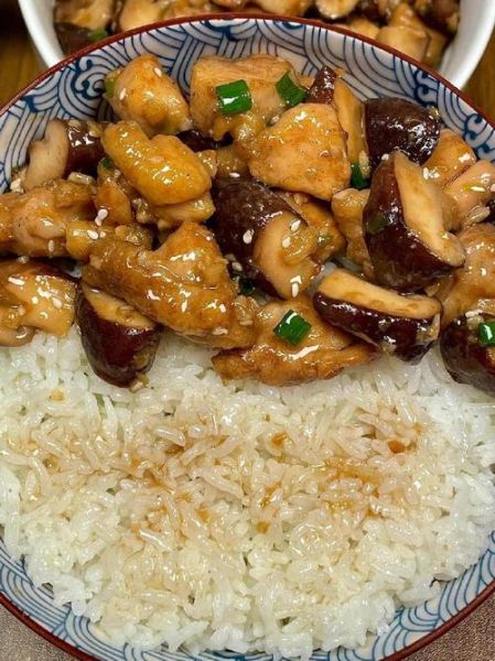 香菇滑鸡盖饭怎么做_香菇滑鸡盖饭热量高吗-第3张图片-山城妙识 香菇滑鸡盖饭怎么做_香菇滑鸡盖饭热量高吗-第3张图片-山城妙识