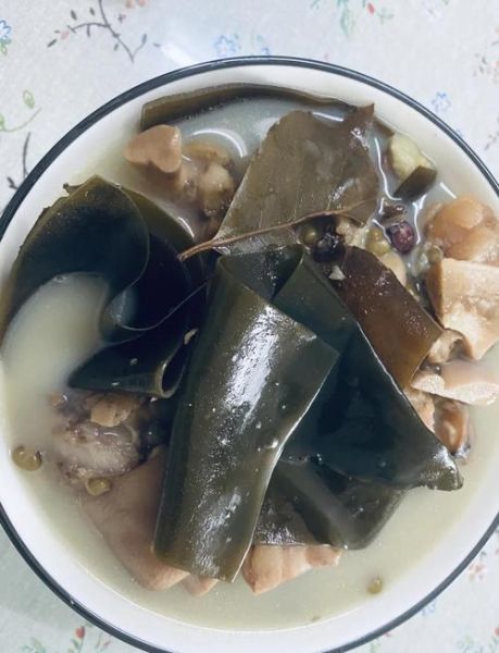 猪蹄海带汤怎么炖白_海带汤变白技巧-第1张图片-山城妙识