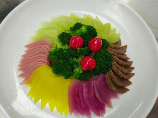 花式冷菜拼盘怎么做_比赛级冷菜摆盘技巧-第1张图片-山城妙识 花式冷菜拼盘怎么做_比赛级冷菜摆盘技巧-第1张图片-山城妙识