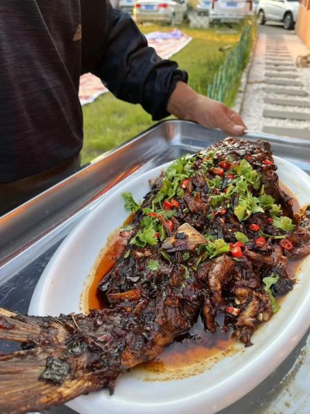 铁锅炖鲤鱼怎么做_家常铁锅炖鲤鱼的做法窍门-第3张图片-山城妙识