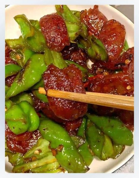 青椒炒腊肠怎么做_腊肠炒青椒需要焯水吗-第2张图片-山城妙识 青椒炒腊肠怎么做_腊肠炒青椒需要焯水吗-第2张图片-山城妙识