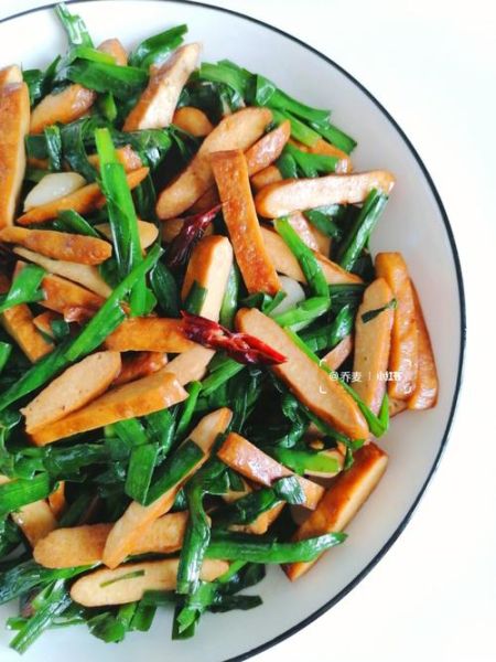 炒香干韭菜鸡蛋怎么炒才嫩_韭菜鸡蛋炒香干要不要焯水-第1张图片-山城妙识