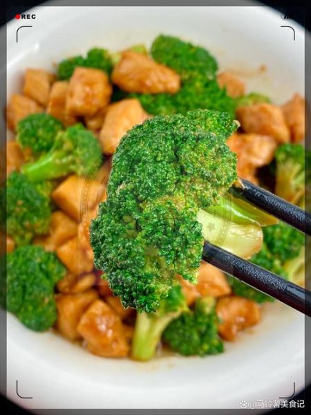 绿色西兰花怎么炒好吃_西兰花炒多久才脆嫩-第2张图片-山城妙识