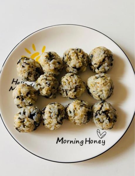 海苔饭团怎么做好吃_海苔饭团简单做法-第1张图片-山城妙识