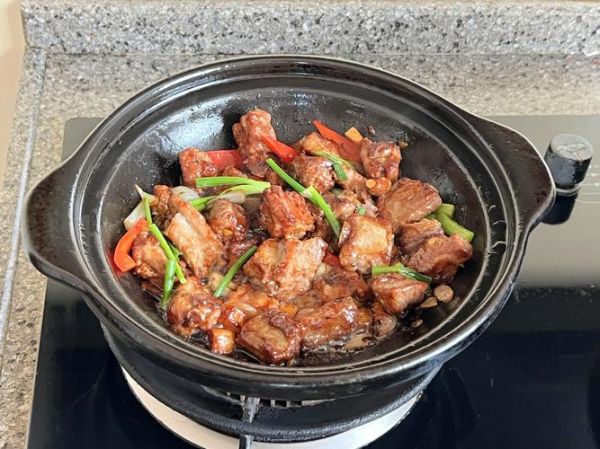 砂锅排骨煲怎么做_砂锅排骨煲需要焯水吗-第2张图片-山城妙识