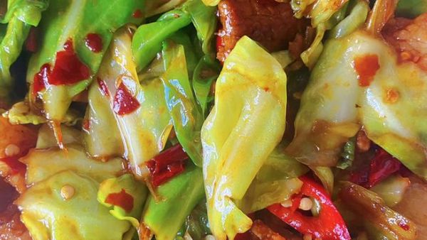 莲白回锅肉怎么做_莲白回锅肉家常做法-第1张图片-山城妙识