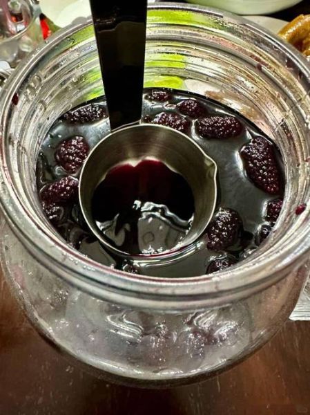 干桑葚酒的做法比例_桑葚酒泡多久可以喝-第1张图片-山城妙识 干桑葚酒的做法比例_桑葚酒泡多久可以喝-第1张图片-山城妙识